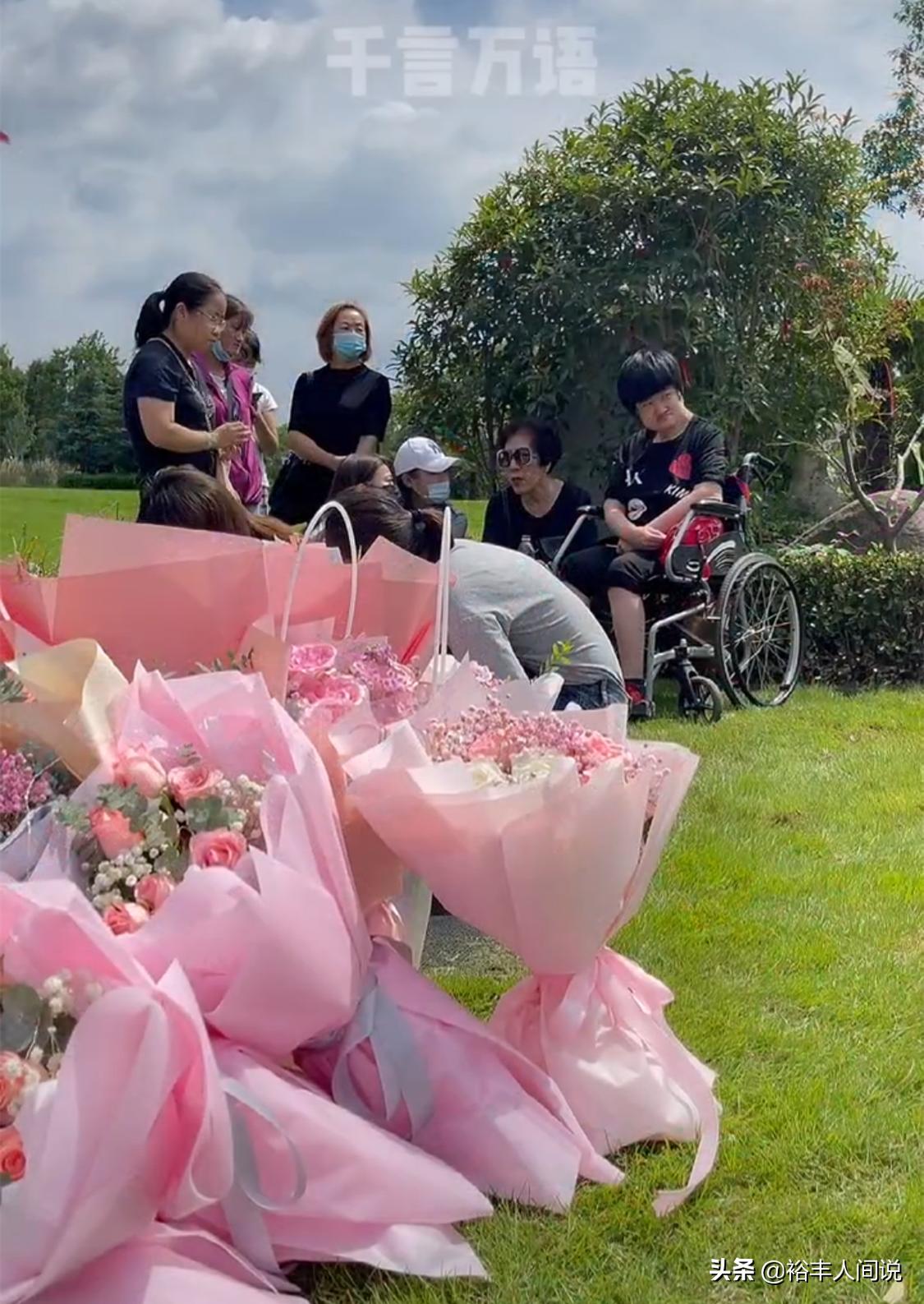 The front of Qiao Renliang's tomb has become a sea of flowers again ...