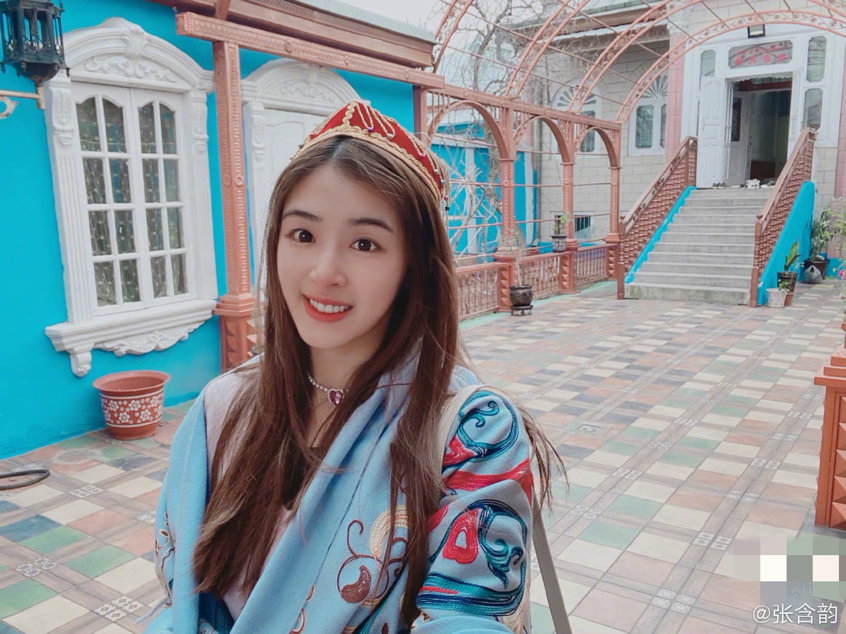 31-year-old Zhang Hanyun danced on the ice in a miniskirt, his hands ...