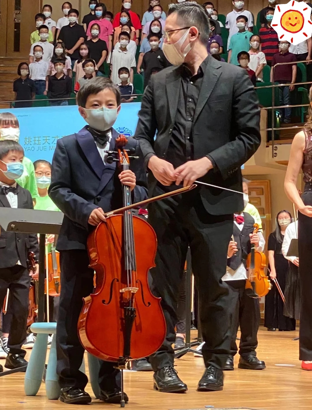 Guo Jingjing's son plays the cello in a concert, and his brother and ...