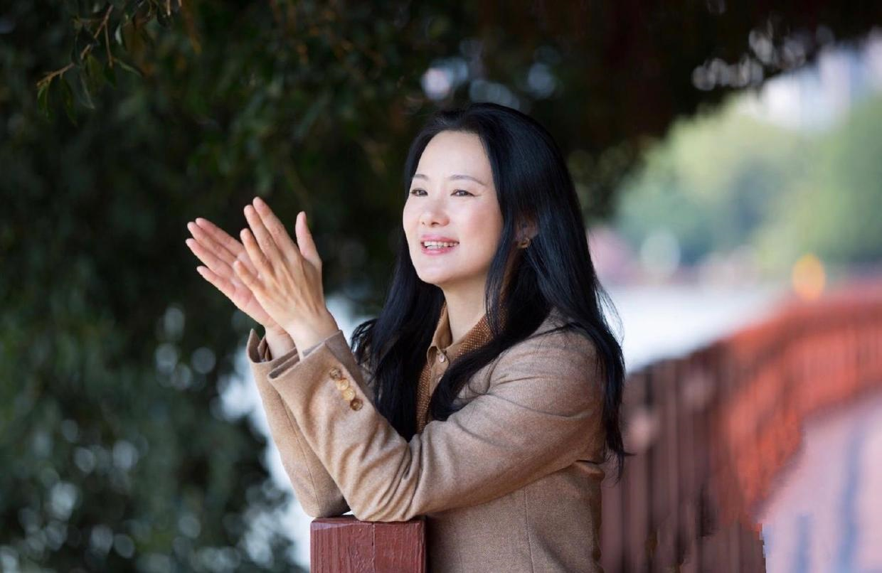 Yongmei couldn't see that she was 50 years old! Wearing suits and ...