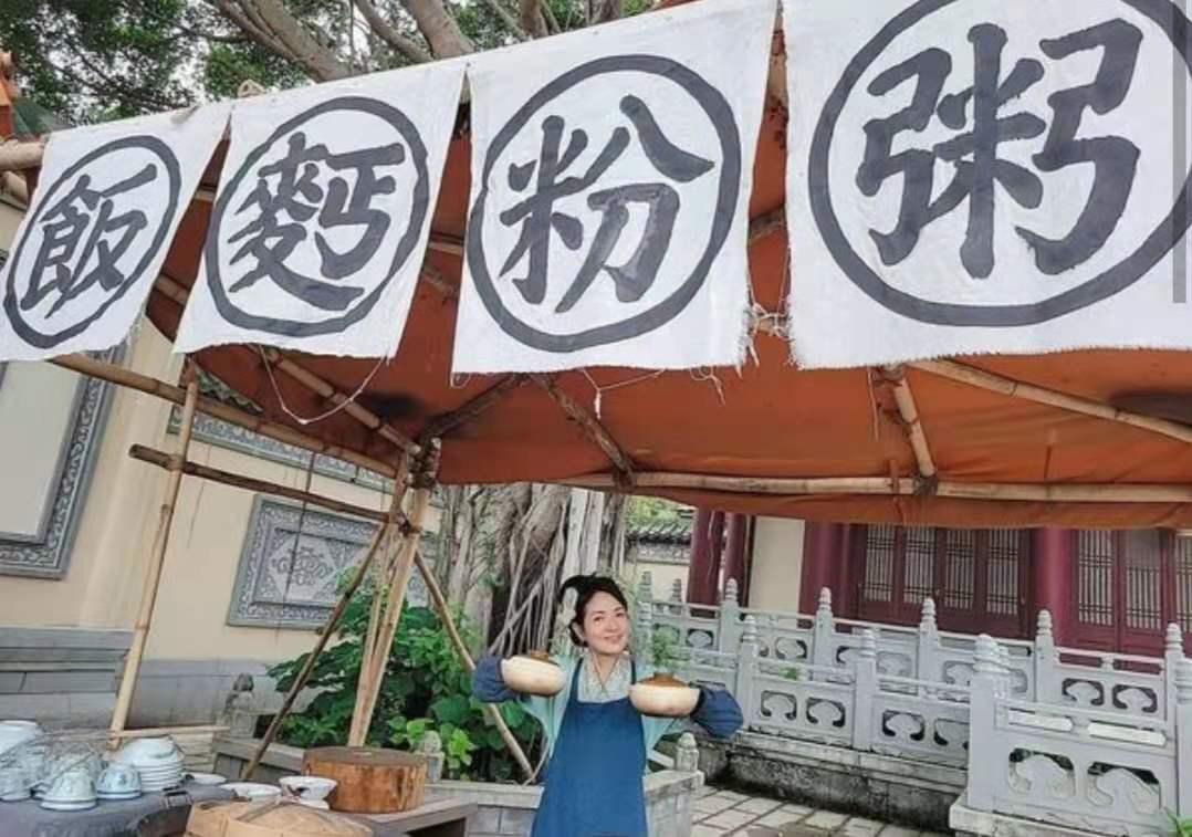 worry!Hong Kong actress Bao Peiru suddenly developed facial paralysis ...