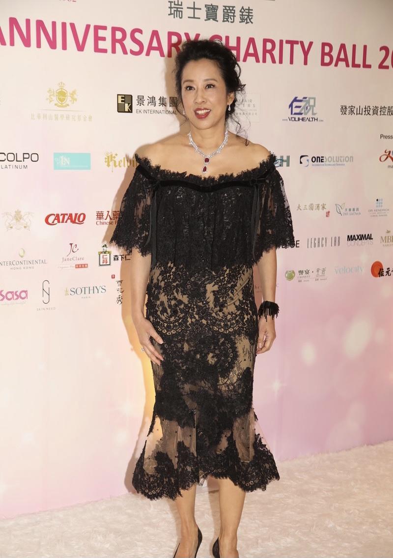 Although Chu Lingling is at the age of her aunt, she still has a ...