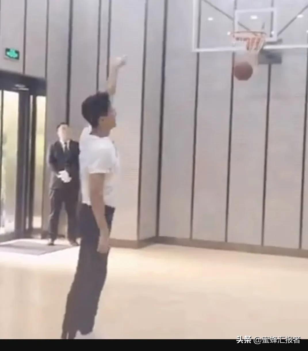 Bai Jingting Li Xian plays ball, Xi Mengyao belly, Yin Xiaotian asks ...