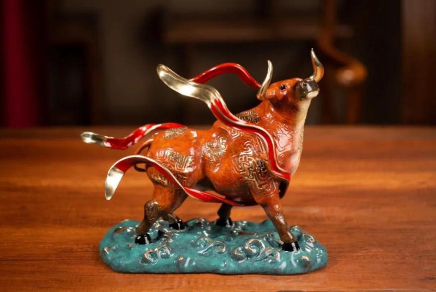 This master is amazing! Actually carved traditional copper paintings ...