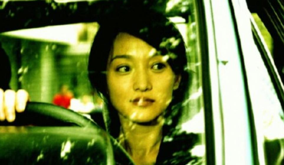 Zhou Xun and his friends eat sweet potatoes on the street!Licking fingers with excitement, so ...