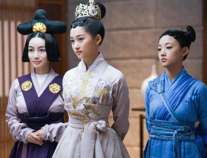 Emperor Liu Ziye hurriedly summoned his aunt into the palace late at ...