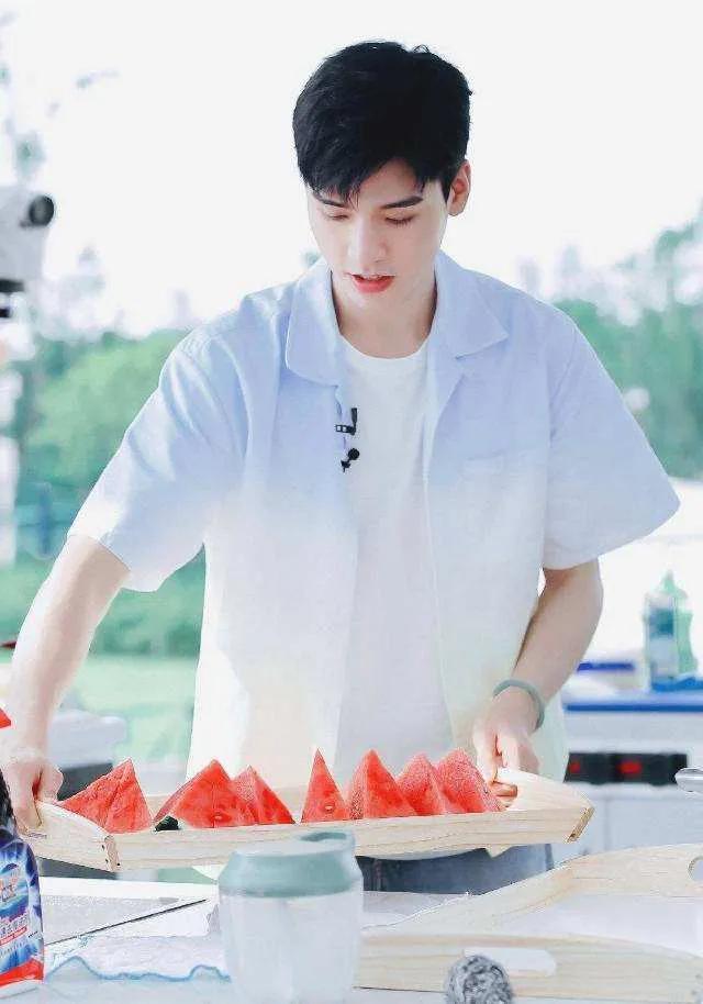 Yang Yang, Zhu Yilong, Gong Junxiao and Song Weilong, Ren Jialun. Who ...