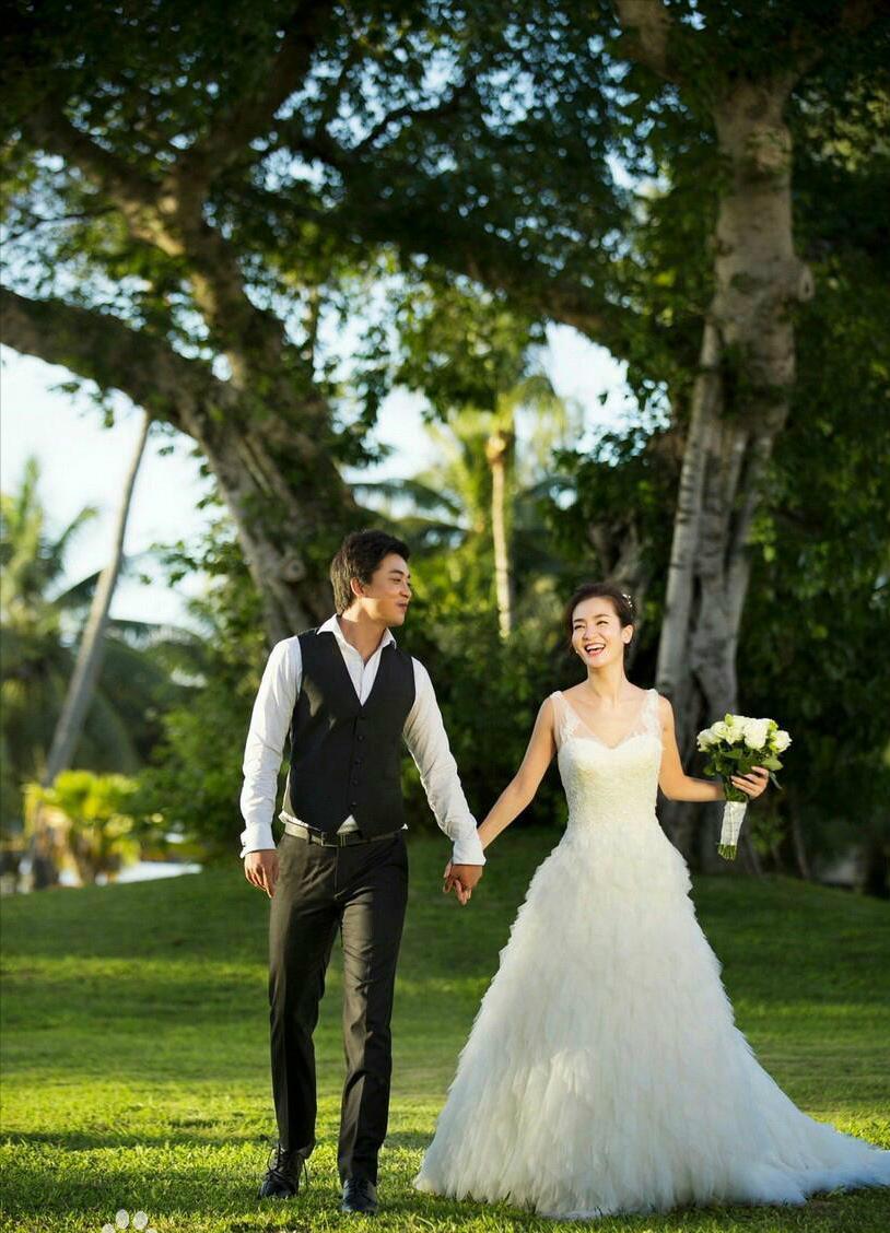 The wedding photo of the protagonist Li Jiahang and his wife Li Sheng ...