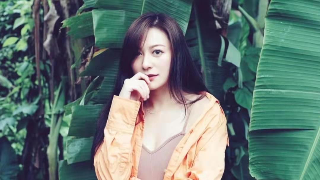 start again!Jiang Ruolin, a well-known Hong Kong artist, announced that ...