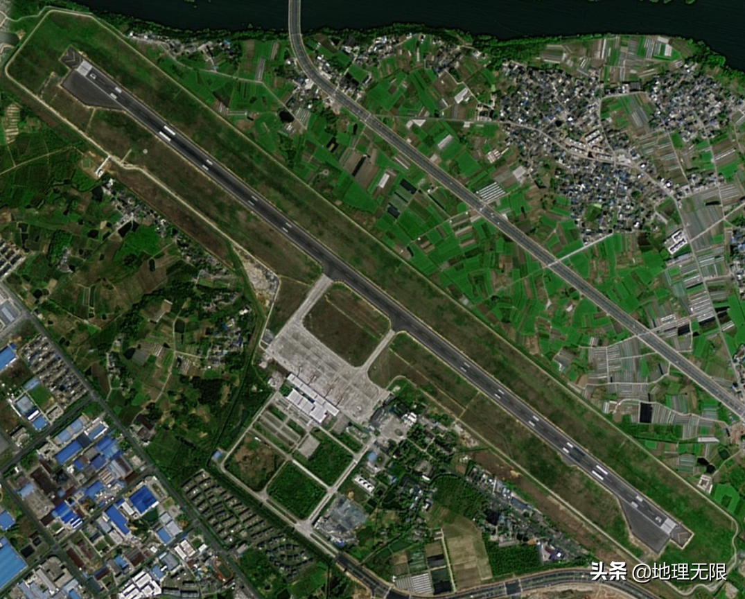 Distribution map of civil transportation airports and general airports ...