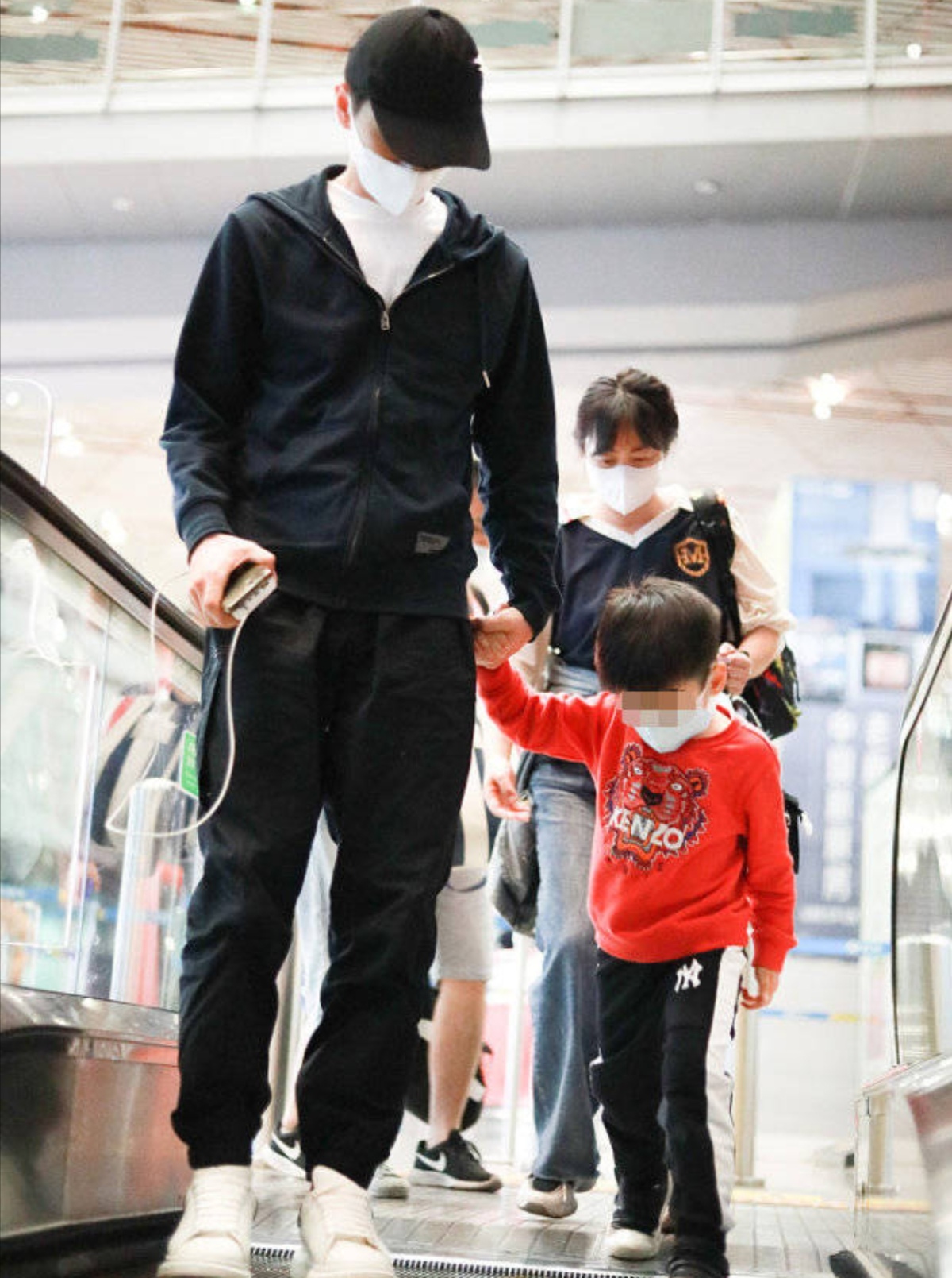 Chen Xiaohan exposes his son's face!Little Xingxing is so tall that he grows into a handsome boy ...