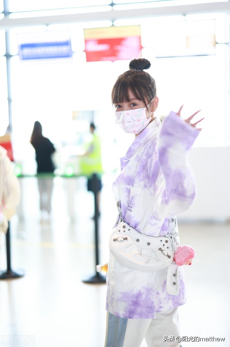 Lin Xiaozhai appeared at the airport, dressed up and casually tied the ...