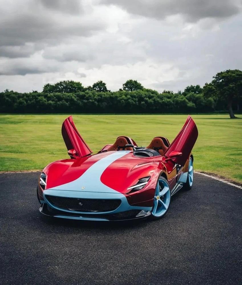 Postmodern aesthetic works, powerful performance, Ferrari Monza SP2 ...