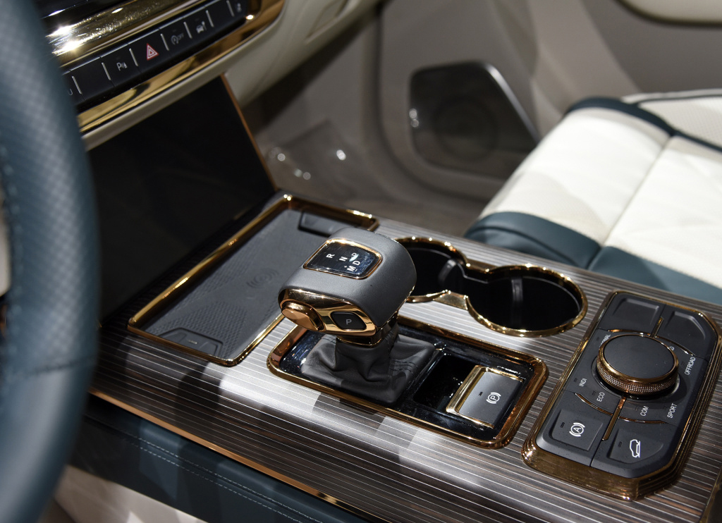 Hongqi HS7+, the first domestic-made extension car, unveiled, with V6 ...