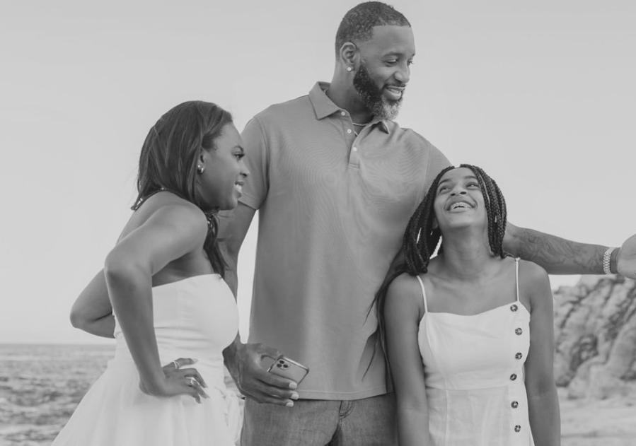42-year-old McGrady took a photo with her daughter, his beard is all ...