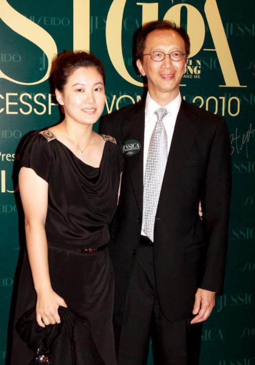 Fu Mingxia appeared at the birthday banquet of Zheng Xiuwen, the two ...