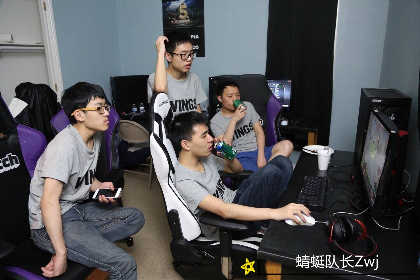 Dota2: Zhou God "calls the soul" Wings: Eighteen years that year, DK competition, standing like ...