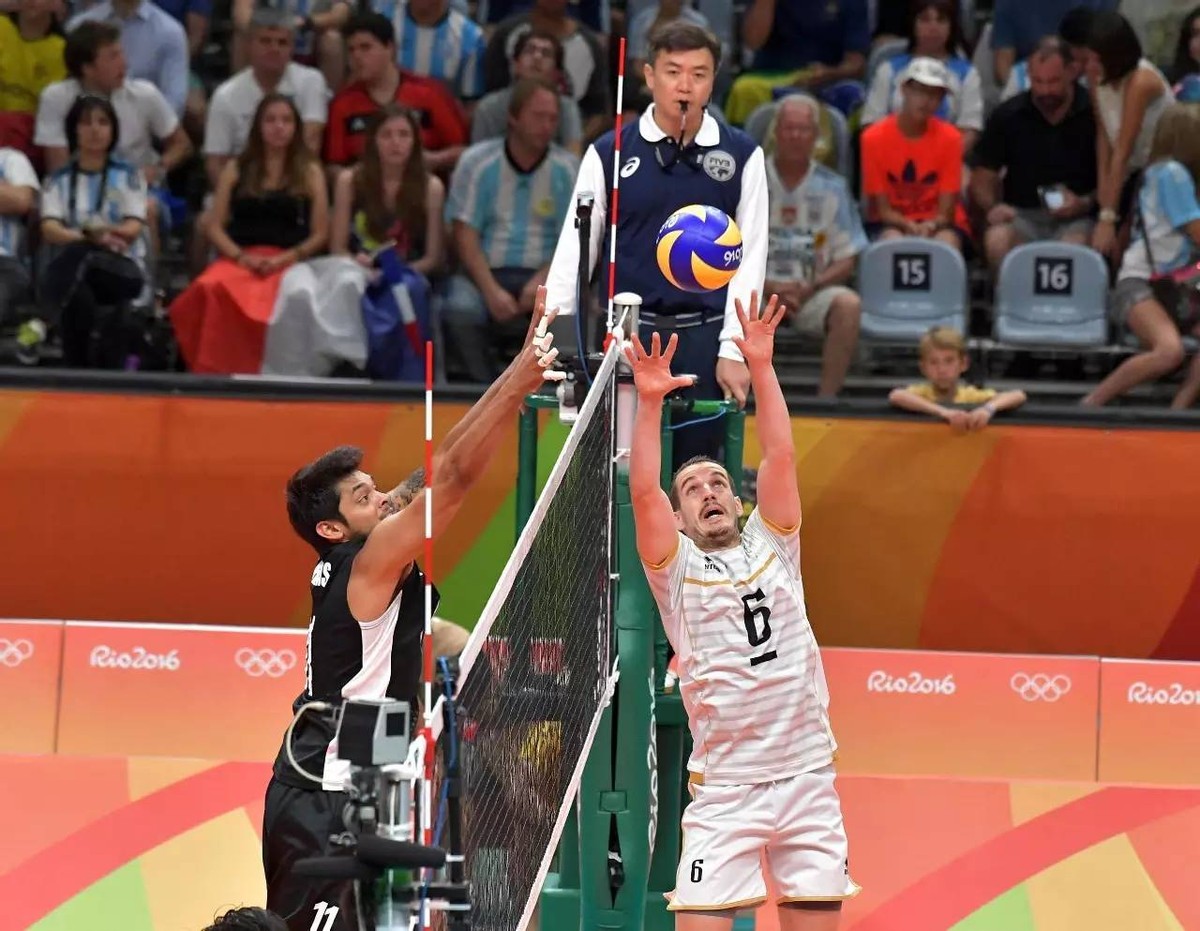 Only the Chinese referees in the three major goals!This professor from ...