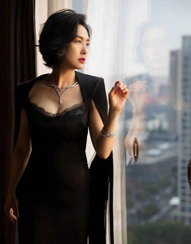 Zhu Yin's sexy old photos are exposed, her hot figure is bumpy, and her ...