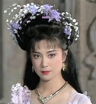 "The Most Beautiful Daji" Fu Yiwei, 57 years old, looks young with ...