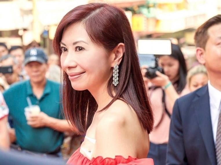 Hong Kong Bao Ling turned into the Queen of Jewelry, experienced two ...