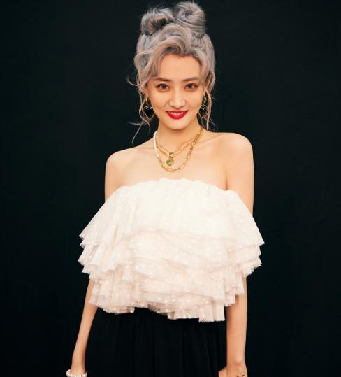 Actress takes old-age makeup to support her mother, Zhang Xinyu is ...