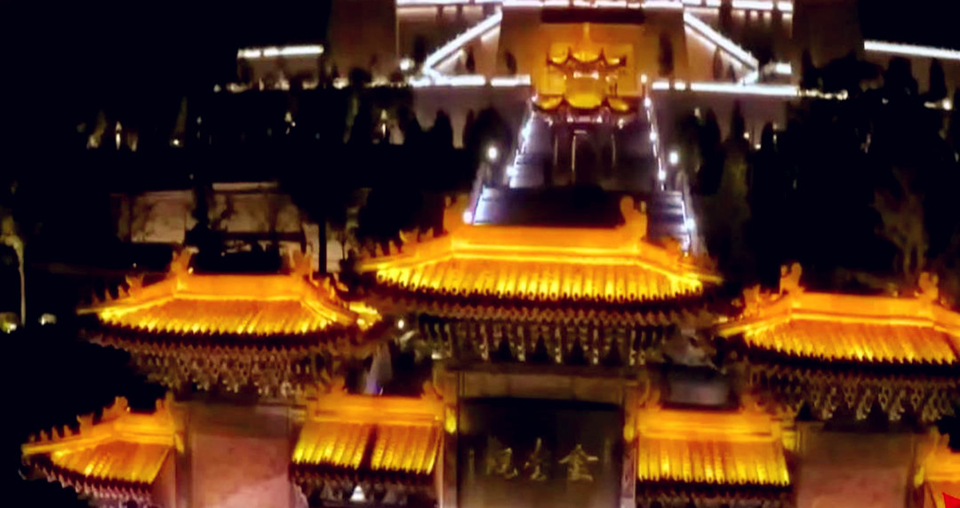 There is a Jingtai Temple in Baoji, only three feet away from the sky ...