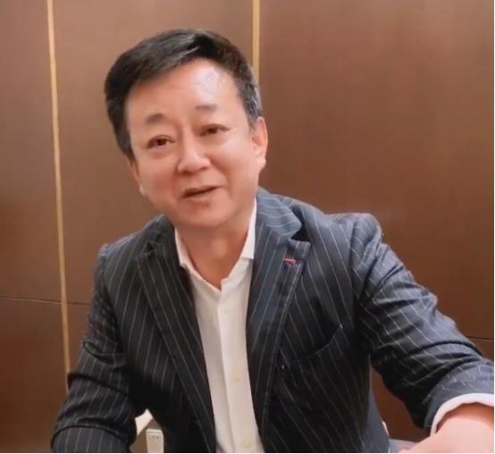 57-year-old Zhu Jun rarely shows up, with loose skin and thick hair ...