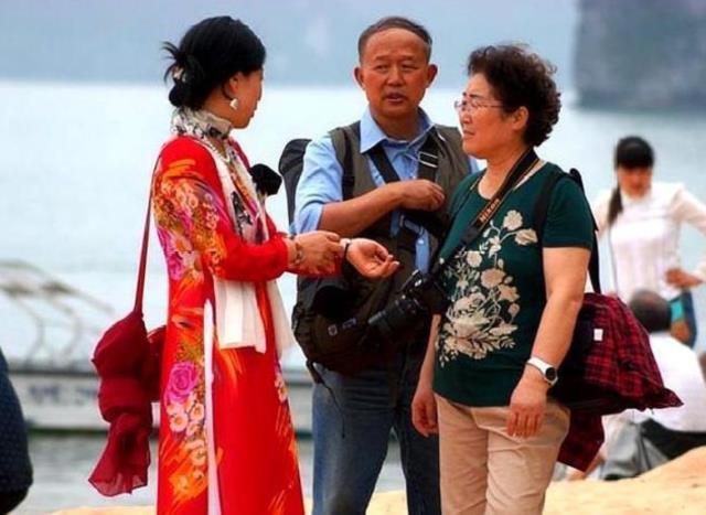 The Vietnamese female tour guides are young and beautiful, and provide ...