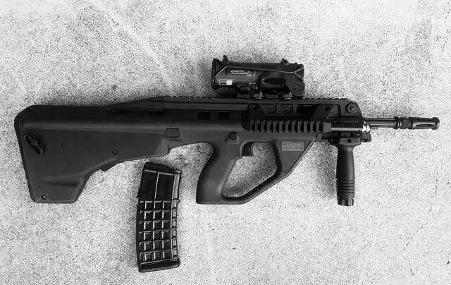 Magic change AUG: Australian F-90 assault rifle - iNEWS