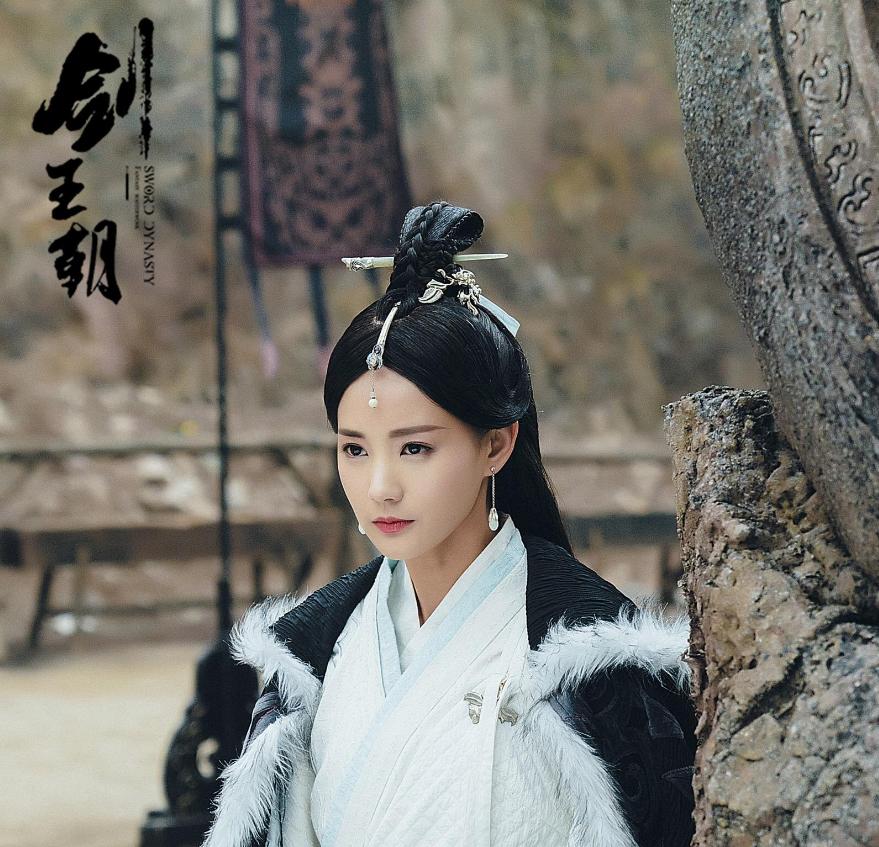 The three actors who debuted as the heroine, the first two were popular ...