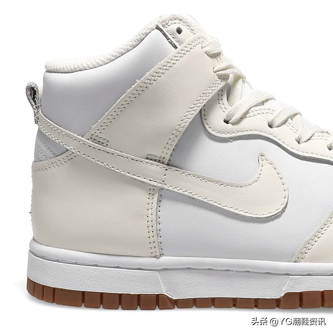 Simple color composition!This pair of high-top Dunk is super versatile ...