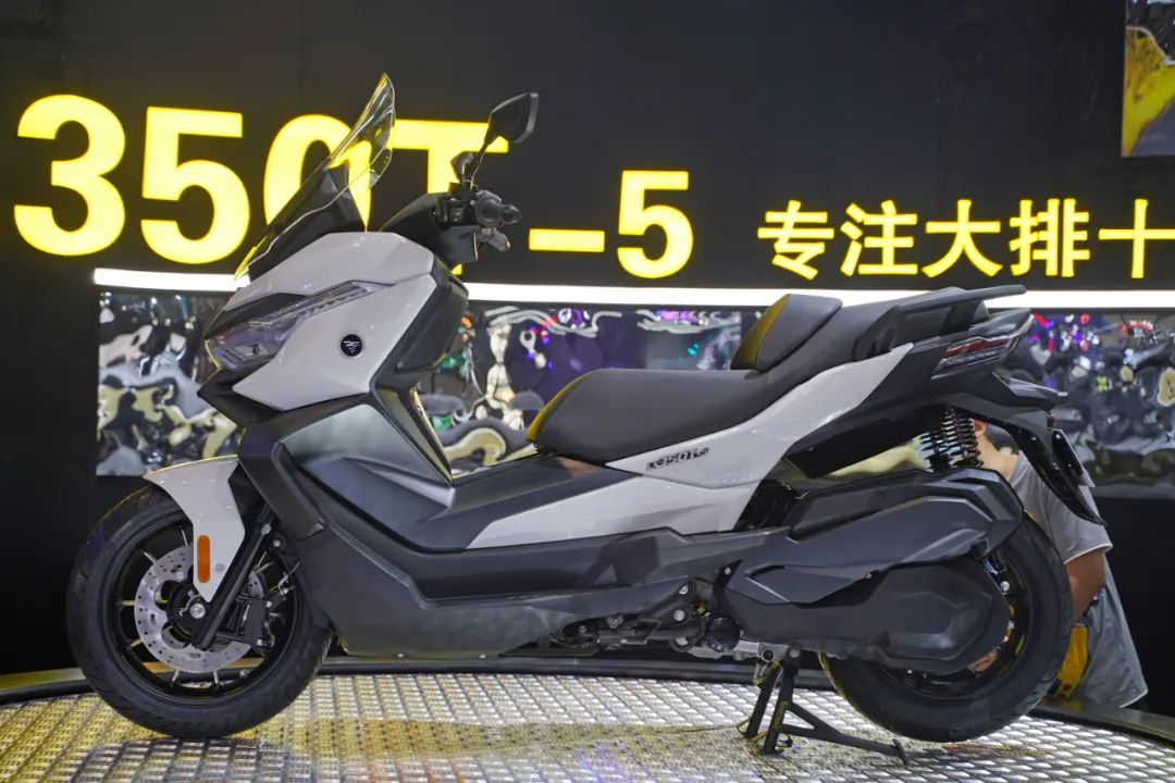 Qianjiang big pedal returns, using the same engine of Loncin 350 and ...