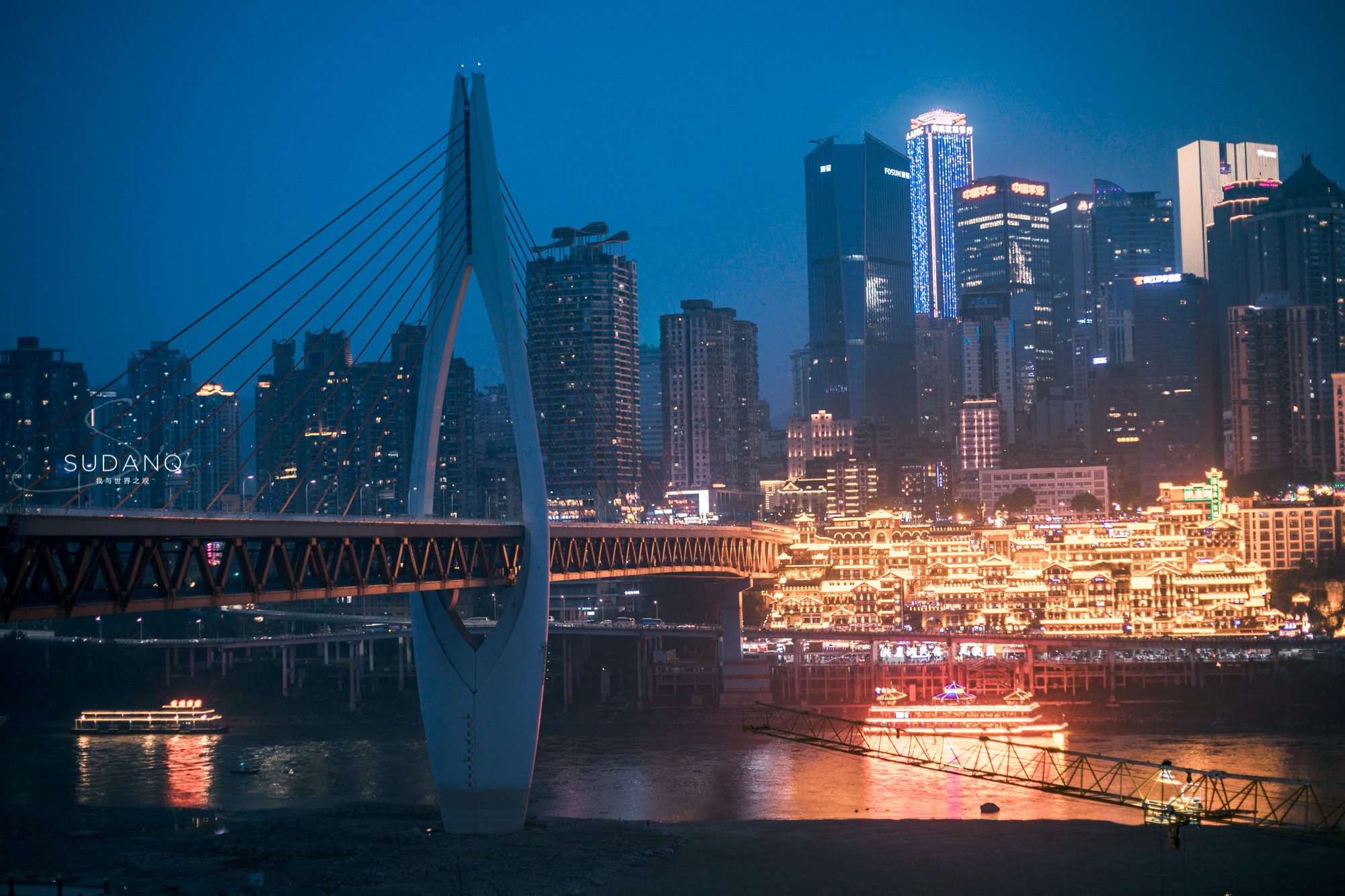 Chongqing Qiansimen Bridge, the world's largest single-tower, single ...