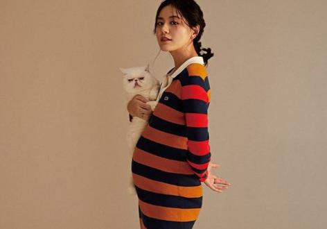 31-year-old actress Wang Chengyan announced that she was harassed by a large number of private ...