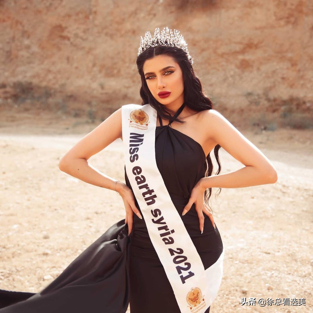 Miss Syria regards the beauty pageant crown as if there is nothing in ...
