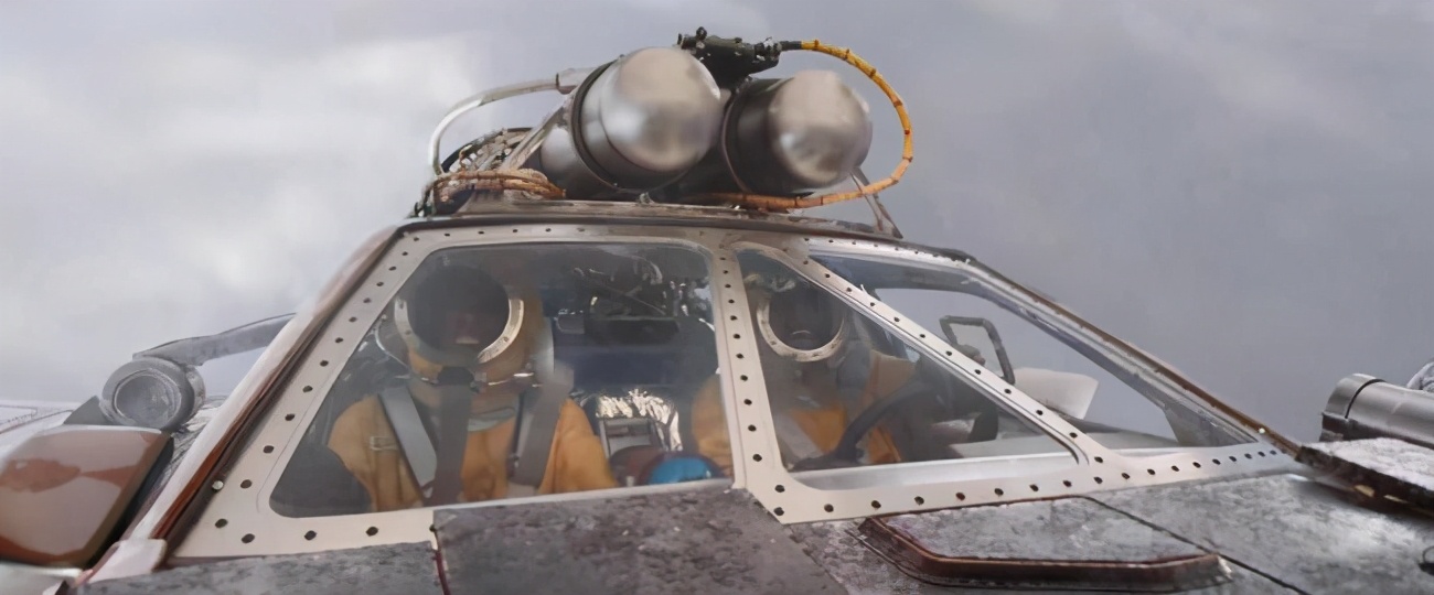 "Swiss 9" hit the box office and broke its reputation!Cars fly into ...