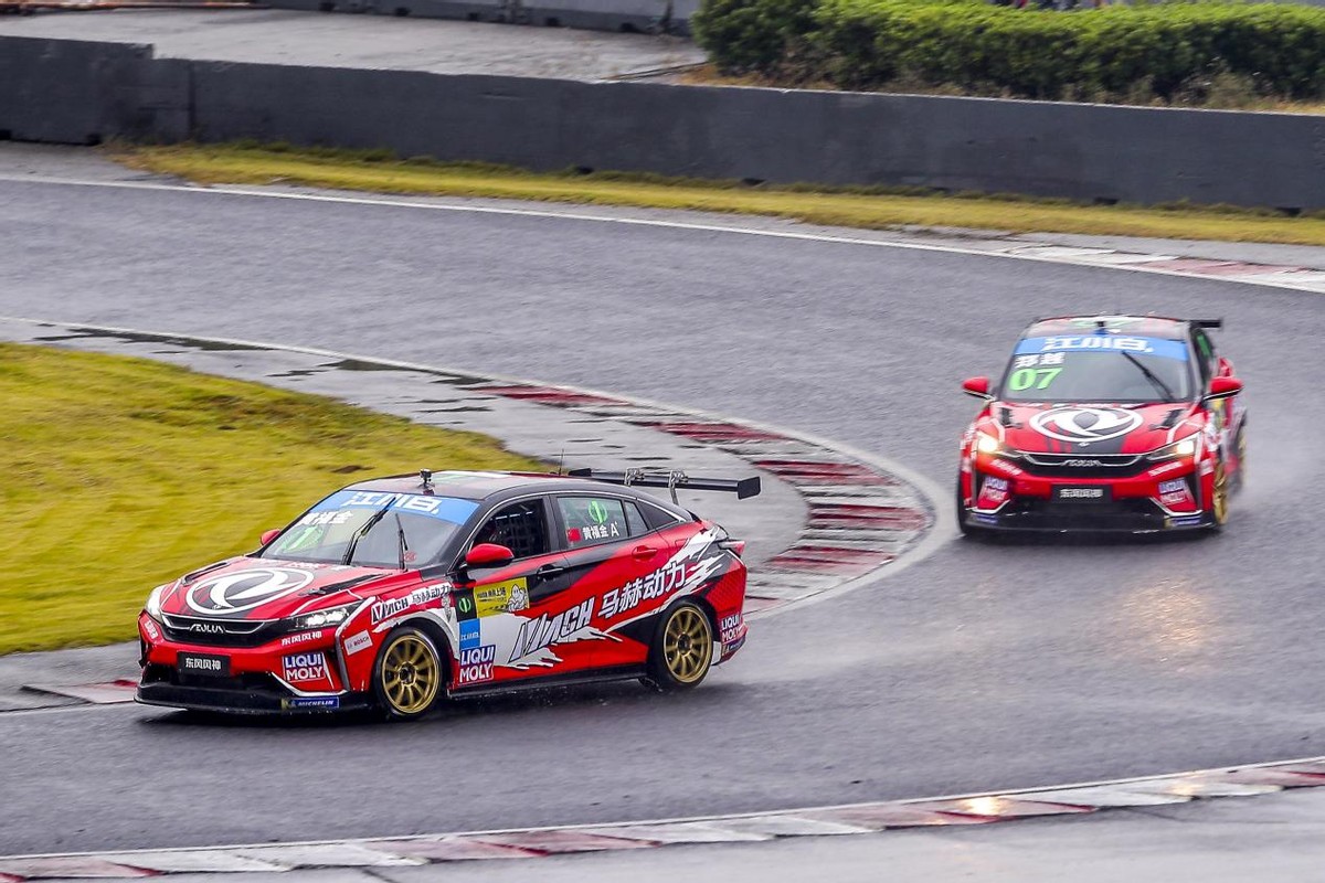 With Mach Power Dongfeng Fengshen Yixuan Racing Team won the CTCC again ...