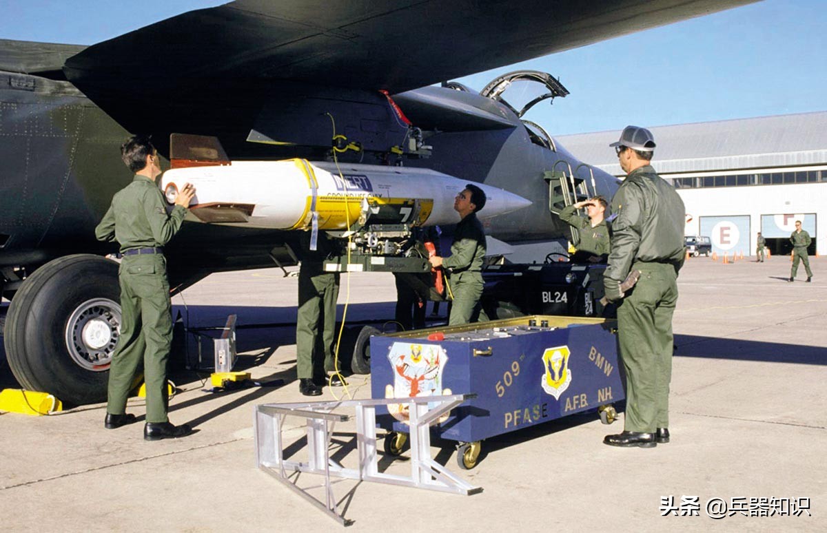 The mixed bag of "close-range attack missiles" is difficult to use but ...