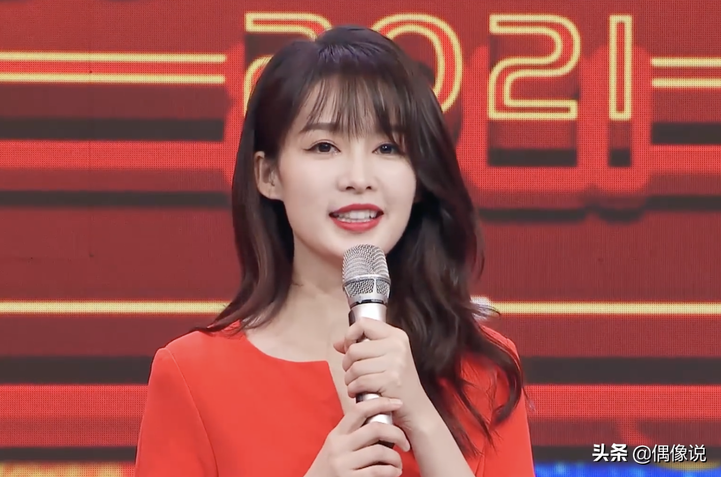 Li Qin and Jin Chen and Yang Mi are on the same stage, Li Qin's new ...