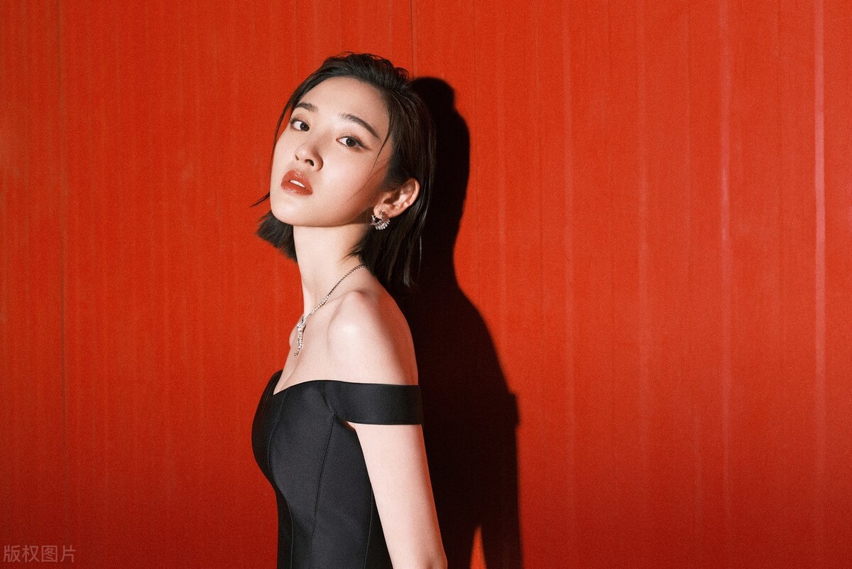 Appreciation of the 10 most beautiful photos of actress Tang Yixin born ...
