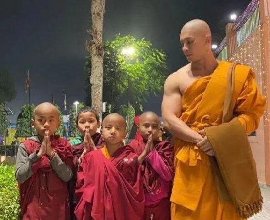 Thailand's most handsome monk: comparable to Tang monk, was sent to a ...