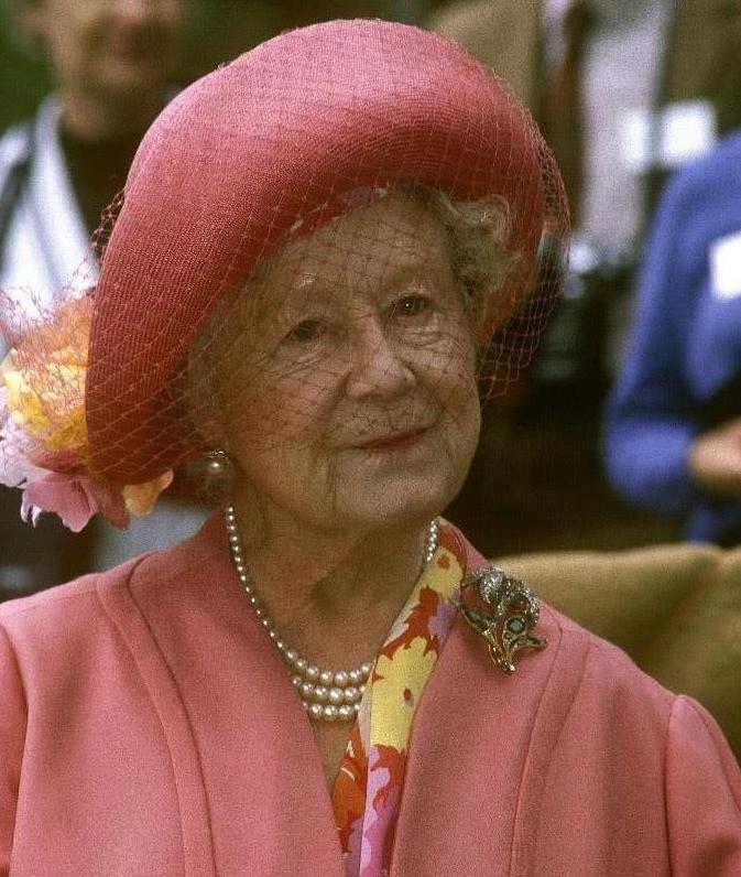 The Queen Mother is "stingy" and self-willed: not returning the queen's ...