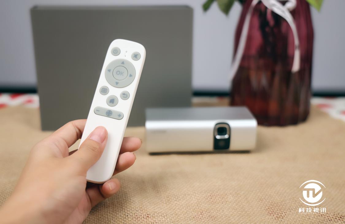 The first test of Lenovo Smart Projector T200, a bright, bright and ...