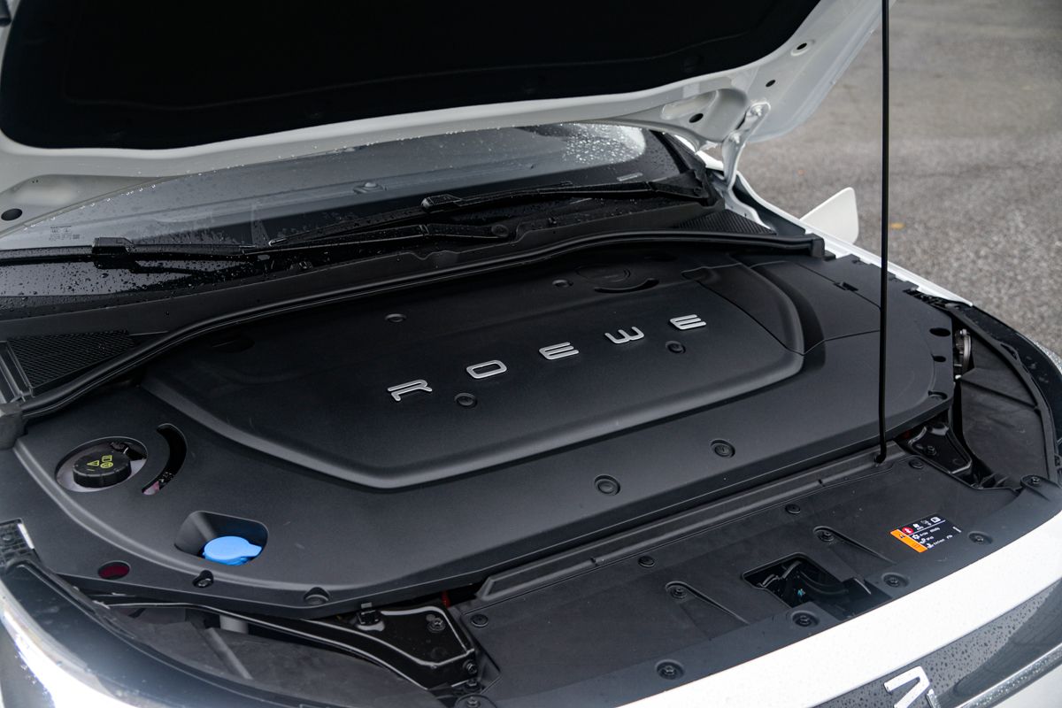 What is an excellent electric car for household use?Test drive SAIC ER6 ...