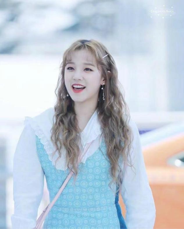 In "2060", Song Yuqi is fascinated by Yu Jie and instantly becomes a ...