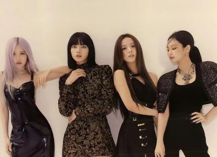 Photo of BLACKPINK's parents exposed: Jennie looks most like a mother ...