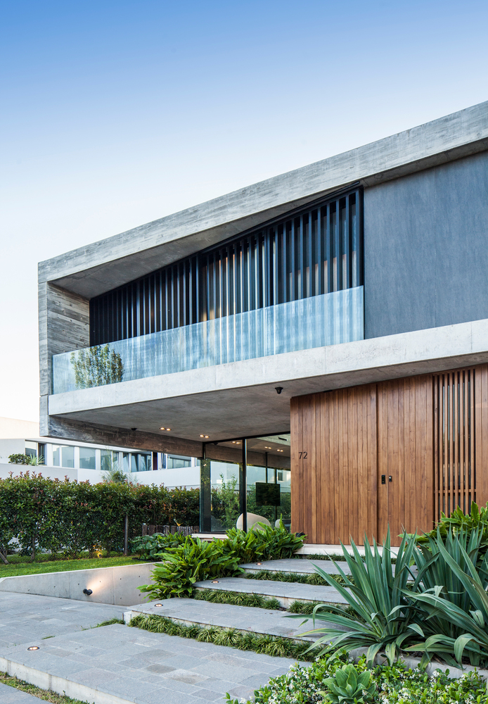 Villa design: an L-shaped mansion of 450 square meters, a large mansion ...