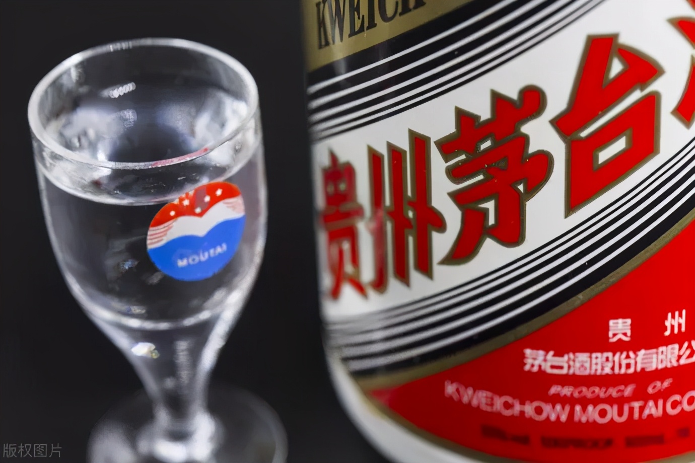 Moutai is given to small wine glasses, it's wrong to only use it for ...
