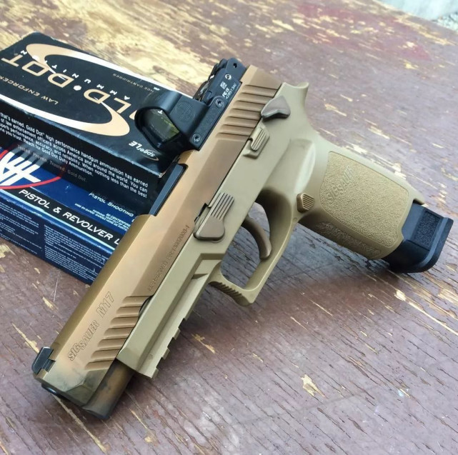 A melee pioneer weapon, the world's 14 most beautiful modern pistols ...